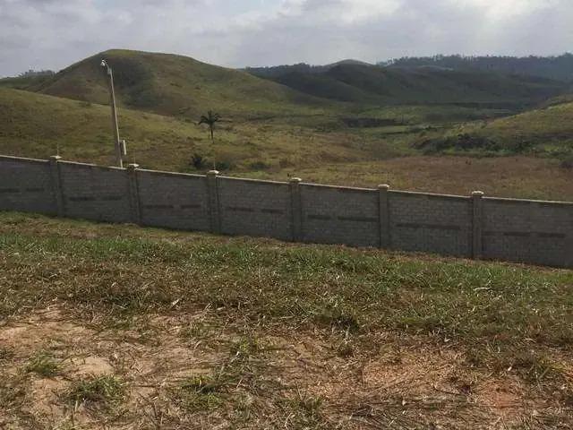 Terreno em Condomínio para Venda em Volta Redonda/RJ Casa de Pedra