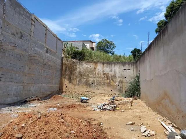 Terreno em Condomínio para Venda em Volta Redonda/RJ Roma