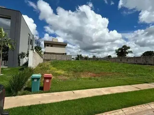 Terreno em Condomínio para Venda em Aparecida de Goiânia/GO Residencial Parqville Jacarandá