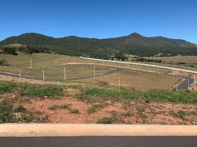Terreno em Condomínio para Venda em Atibaia/SP Jardim dos Pinheiros