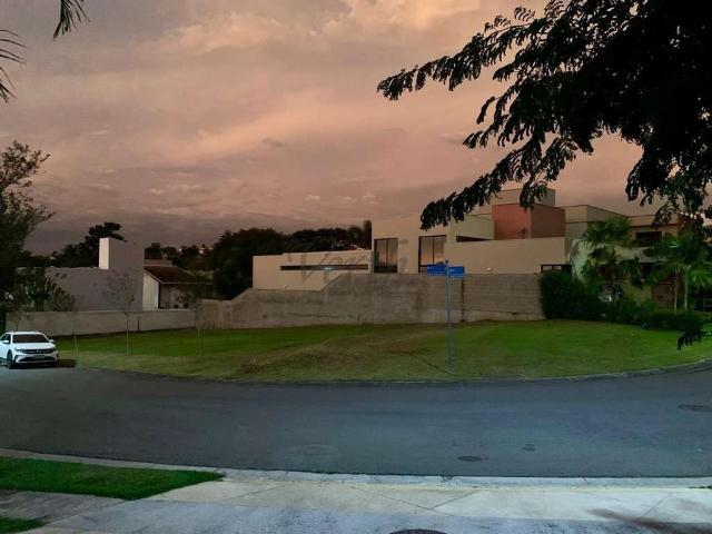 Terreno em Condomínio para Venda em Campinas/SP Loteamento Parque das Sapucaias