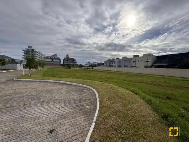 Terreno em Condomínio para Venda em Florianópolis/SC Campeche