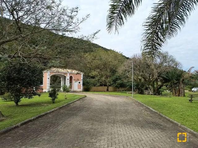 Terreno em Condomínio para Venda em Florianópolis/SC Pântano do Sul