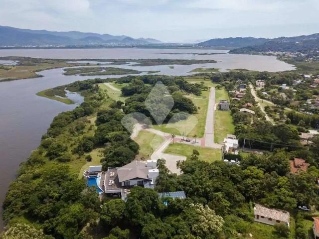 Terreno em Condomínio para Venda em Garopaba/SC Praia da Ferrugem
