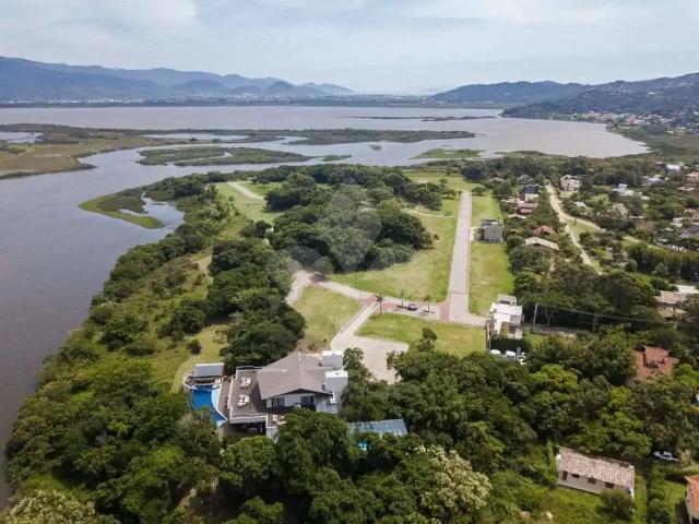 Terreno em Condomínio para Venda em Garopaba/SC Praia da Ferrugem