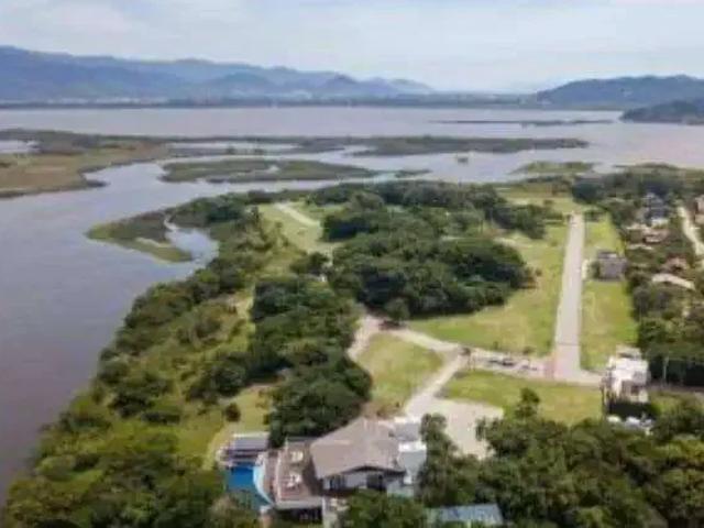 Terreno em Condomínio para Venda em Garopaba/SC Praia da Ferrugem