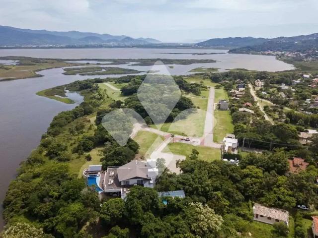 Terreno em Condomínio para Venda em Garopaba/SC Praia da Ferrugem