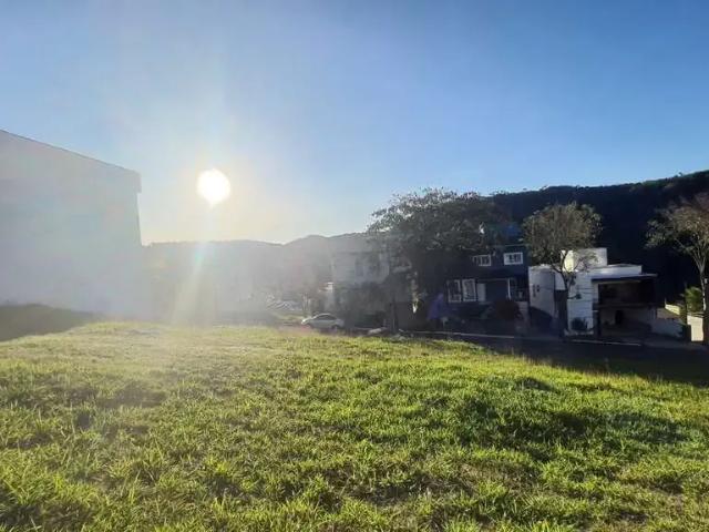 Terreno em Condomínio para Venda em Juiz de Fora/MG Grama