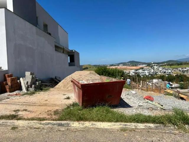 Terreno em Condomínio para Venda em Macaé/RJ Vale dos Cristais