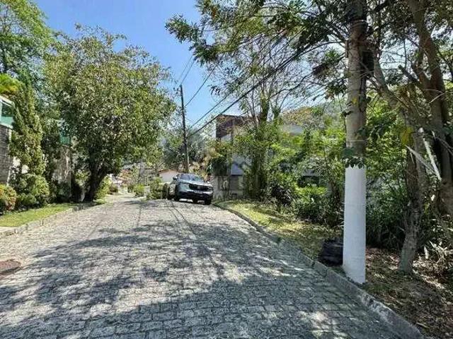 Terreno em Condomínio para Venda em Niterói/RJ Piratininga