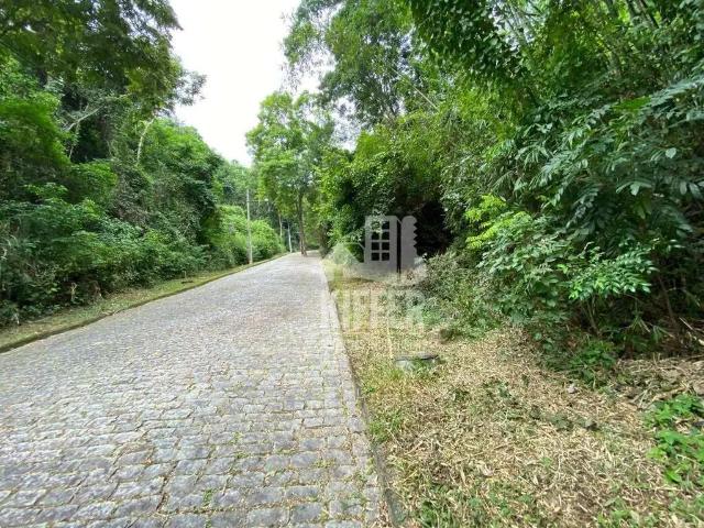 Terreno em Condomínio para Venda em Niterói/RJ Piratininga