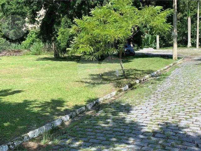Terreno em Condomínio para Venda em Niterói/RJ Piratininga