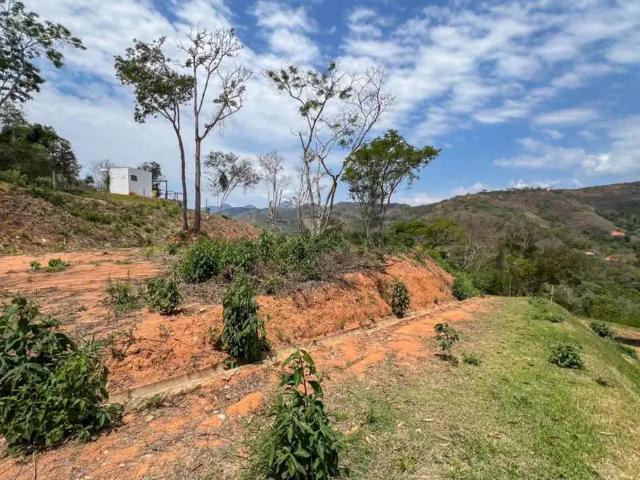Terreno em Condomínio para Venda em Petrópolis/RJ Pedro do Rio