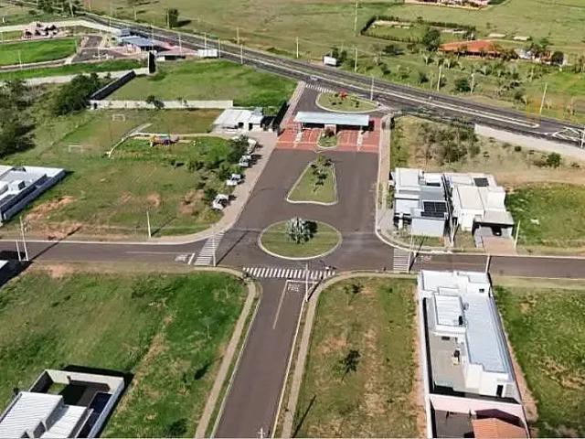 Terreno em Condomínio para Venda em Piratininga/SP Centro