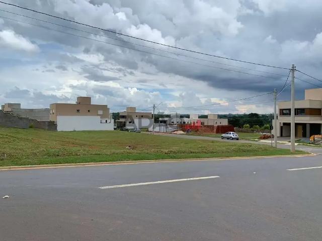 Terreno em Condomínio para Venda em Senador Canedo/GO Jardins Capri