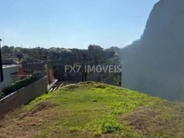 Terreno em declive com 360m² no Swiss Park Campinas