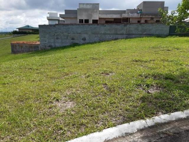 UMA GRANDE OPORTUNIDADE: TERRENO DE 830M² EM DECLIVE NO CONDOMÍNIO ALTOS DA QUINTA