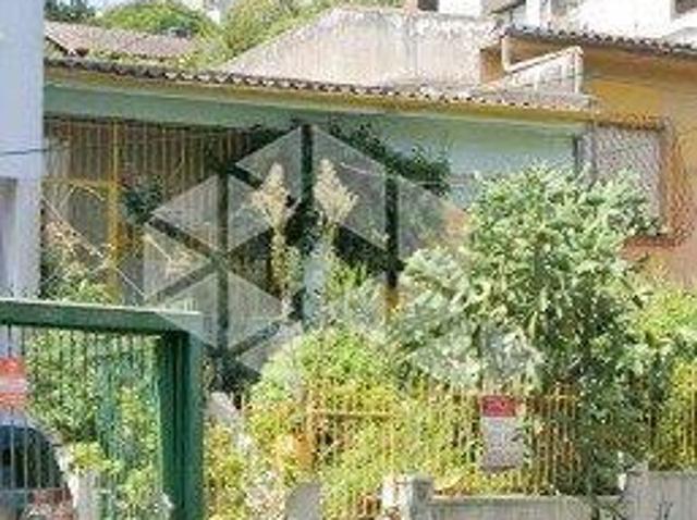 Terreno em excelente localização do Petrópolis, com 211m²