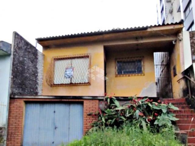 Terreno em excelente localização do Petrópolis, com 211m²