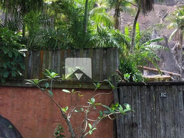 Terreno em Itacoatiara, Niterói/RJ de 900m² à venda por R$ 3.599.000,00