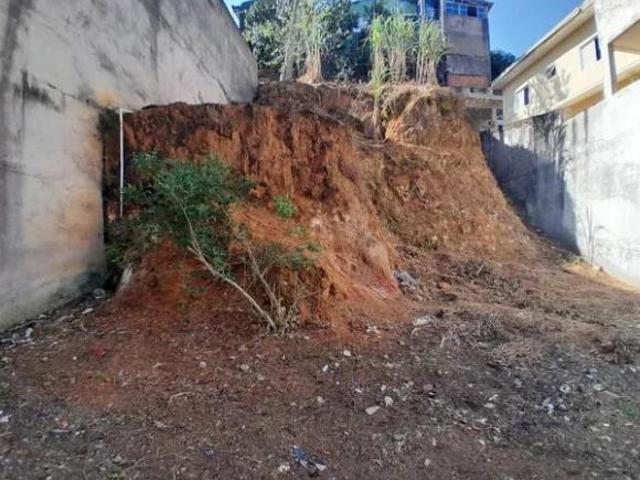 Terreno em Jardim Araruama, Cotia/SP de 300m² à venda por R$ 190.000,00