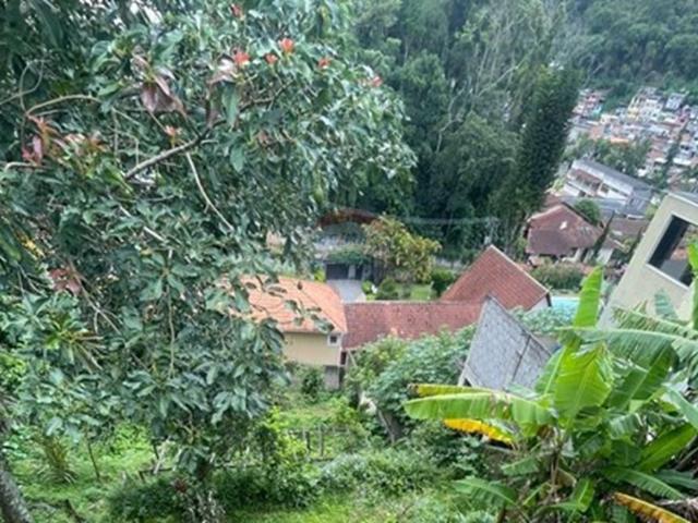 Terreno em Jardim Cascata, Teresópolis/RJ de 585m² à venda por R$ 379.900,00