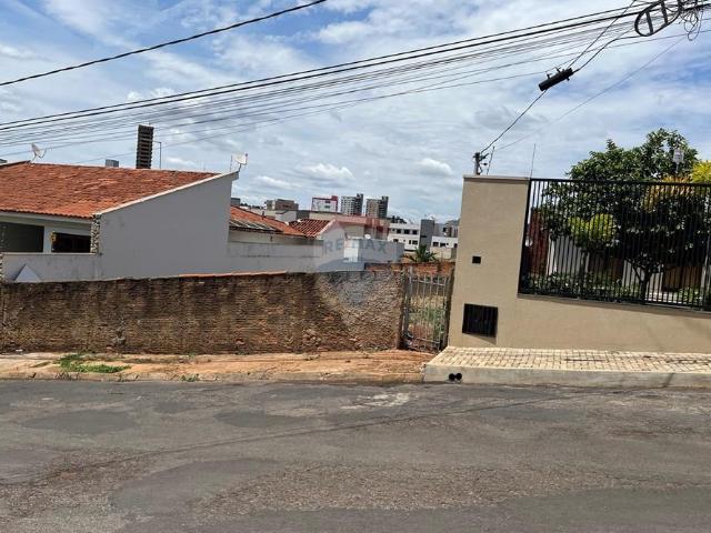 Terreno em Jardim Centro, Patos de Minas/MG de 308m² à venda por R$ 348.000,00
