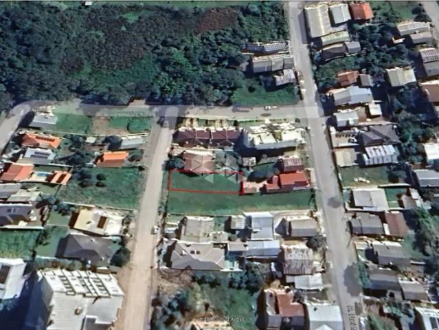 Terreno em lugar alto, medindo 13 x 30 mm com vista panorâmica, bairro residencial