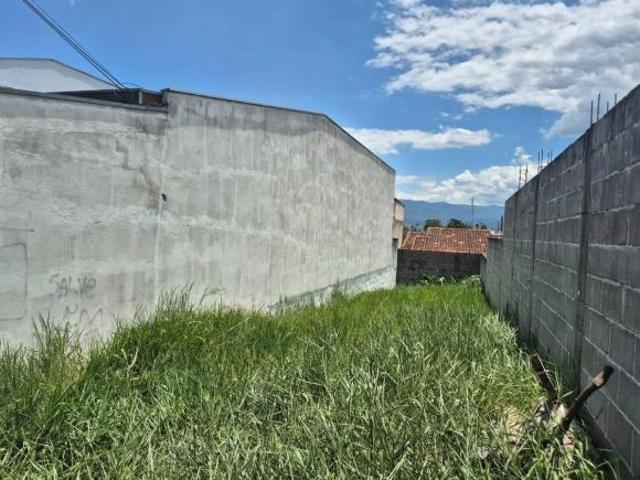 Terreno em Localização Central no Bairro Mombaça, Próximo a Escola, Mercado e Centro Comunitário, Id