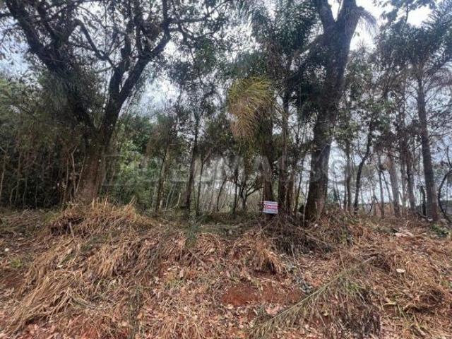 Terreno em loteamento com acesso à represa!