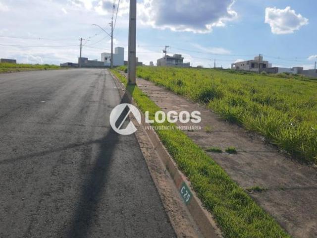 Terreno em loteamento com localização privilegiada à venda em Passos/MG