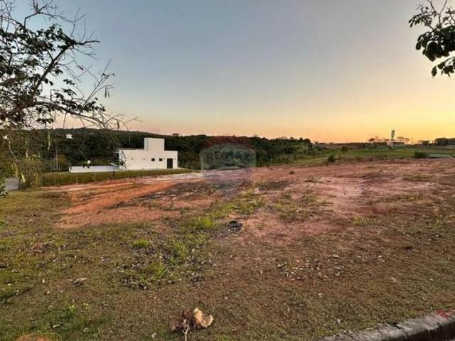 TERRENO EM LOTEAMENTO FECHADO COM MARINA E ACESSO À REPRESA EM IBIÚNA SP