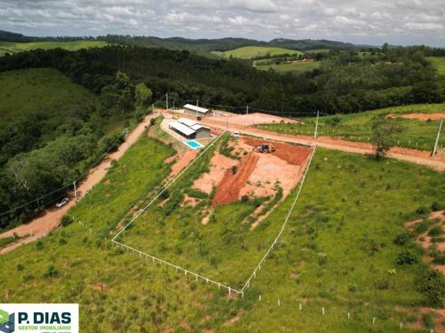 Terreno em Pinhalzinho com Vista Privilegiada para as Montanhas