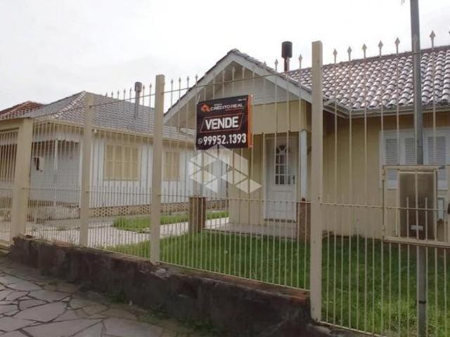 TERRENO em Porto Alegre no bairro Vila Ipiranga, com casa mista, com área de 102,58m2