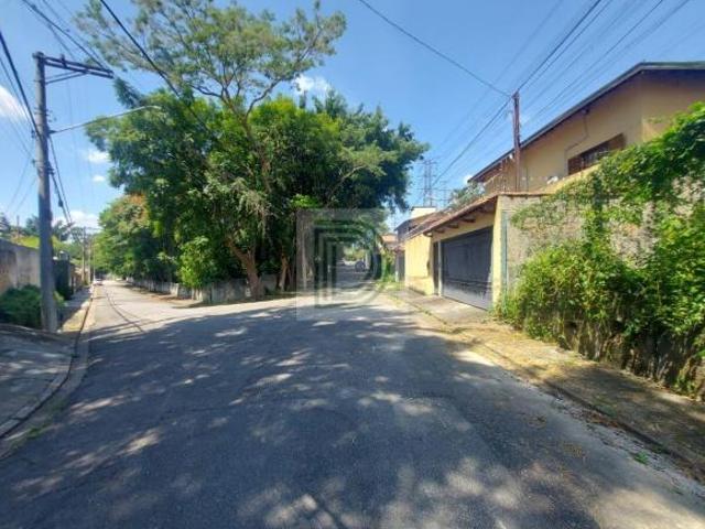 Terreno em Rua fechada, arborizada, 322 m², excelente localização