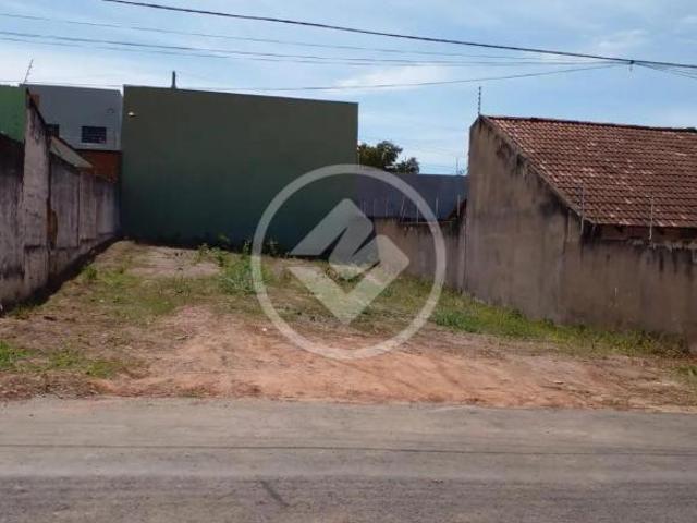 Terreno em rua fechada próximo a Av. Das Torres