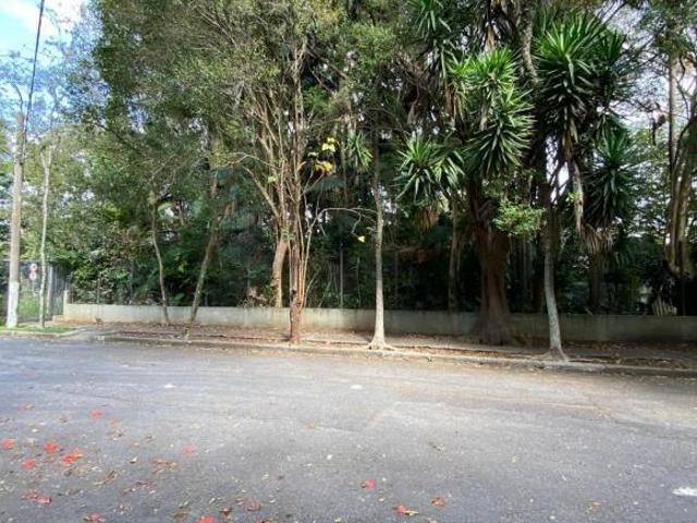 TERRENO EM RUA FEECHADA NO ALTO DE PINHEIROS