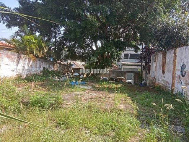 TERRENO EM RUA SEM SAIDA, PLANO E MURADO SENDO 10X47 = 470M2 EM SANTO AMARO