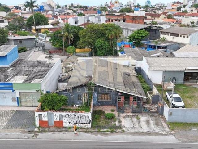 Terreno em região central com 342,75 m² de área to