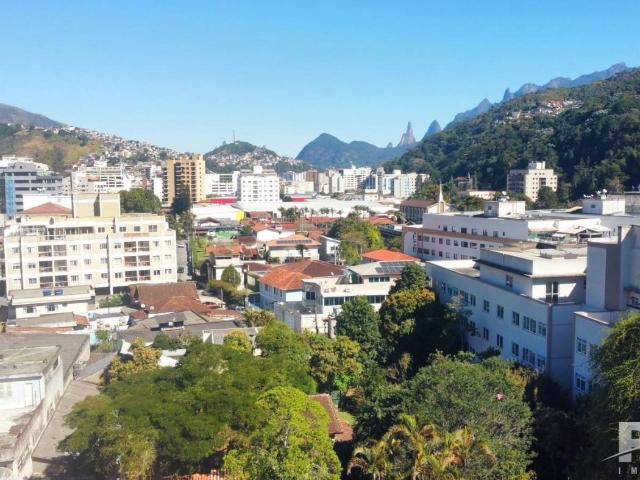 Terreno em Vale do Paraíso, Teresópolis/RJ de 2292m² à venda por R$ 3.899.900,00