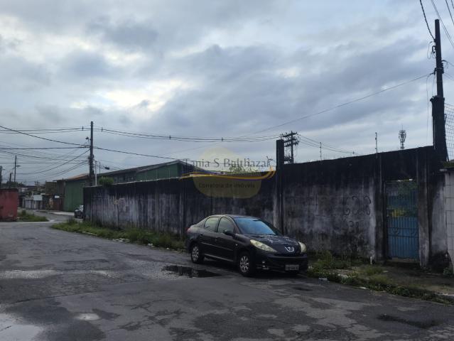 Terreno em Vila Margarida, São Vicente/SP de 900m² à venda por R$ 899.900,00