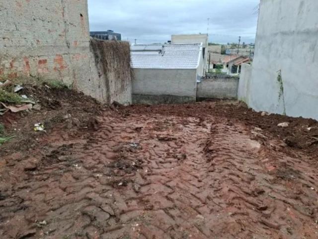 Terreno em Xaxim, Curitiba/PR de 108m² à venda por R$ 199.000,00