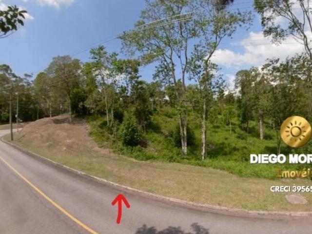 Terreno escriturado de 2.500m² à venda em Condomínio