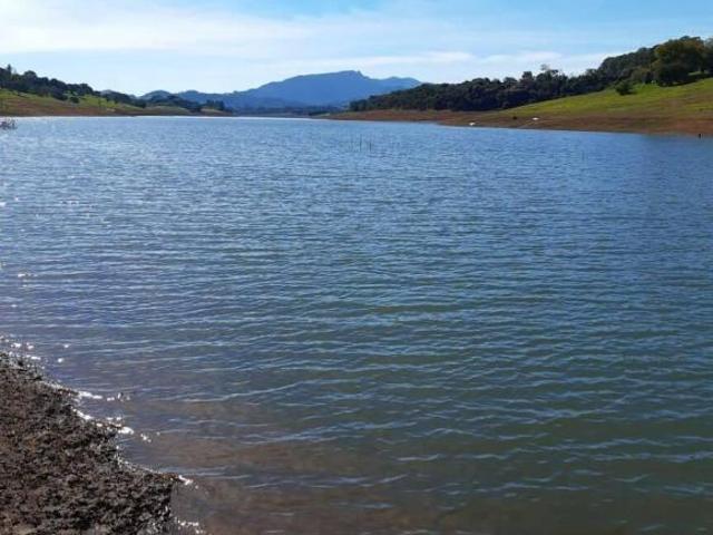Terreno Fundo para a Represa em Piracaia São Paulo
