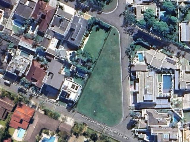 Terreno frente praça à venda no Jardim Acapulco 1 em Guarujá