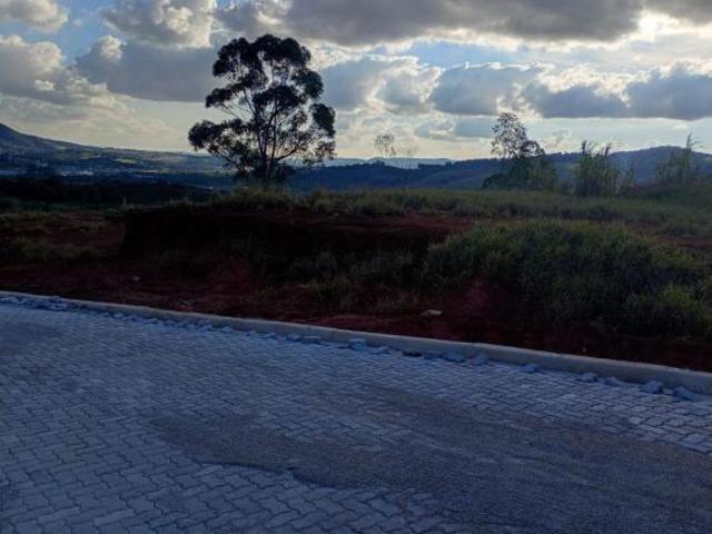 Terreno industrial de 1425 m², plano a venda em Piracaia