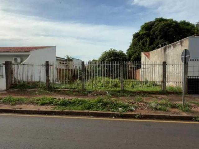 Terreno inteiro no Parque das Bandeiras