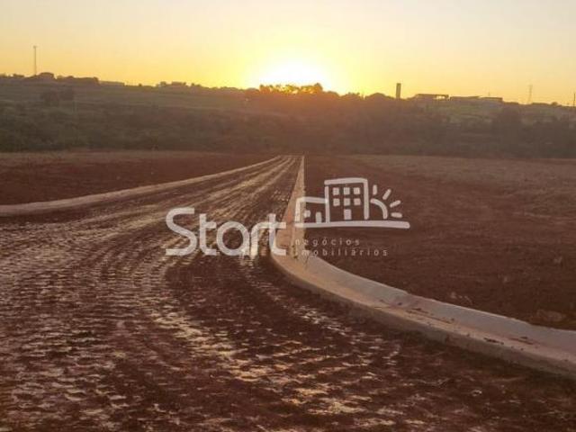 terreno à venda em Jardim Fortaleza