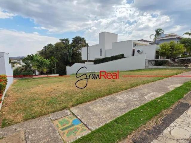 TERRENO LOCALIZADO EM CONDOMINIO JARDIM PARADISO