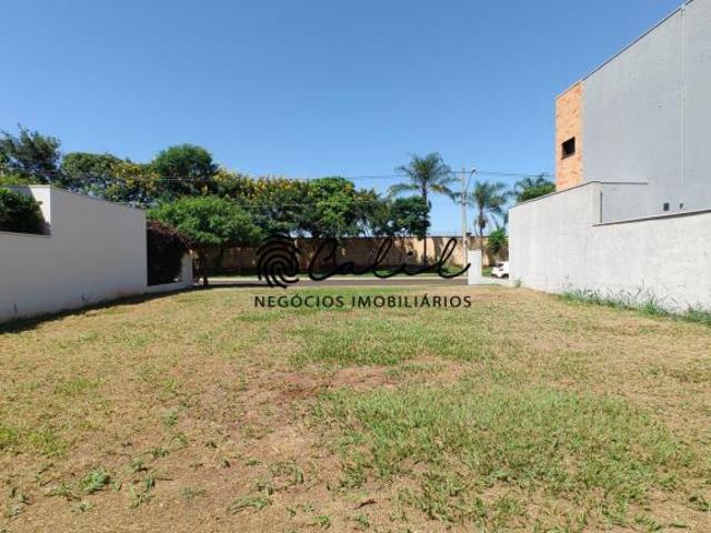 Terreno localizado no Condomínio Alto do Castelo, com 405m² de área total Rbeirão Preto/SP